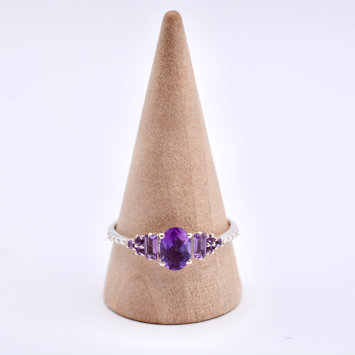 Oval Crest Ring | ASCEND